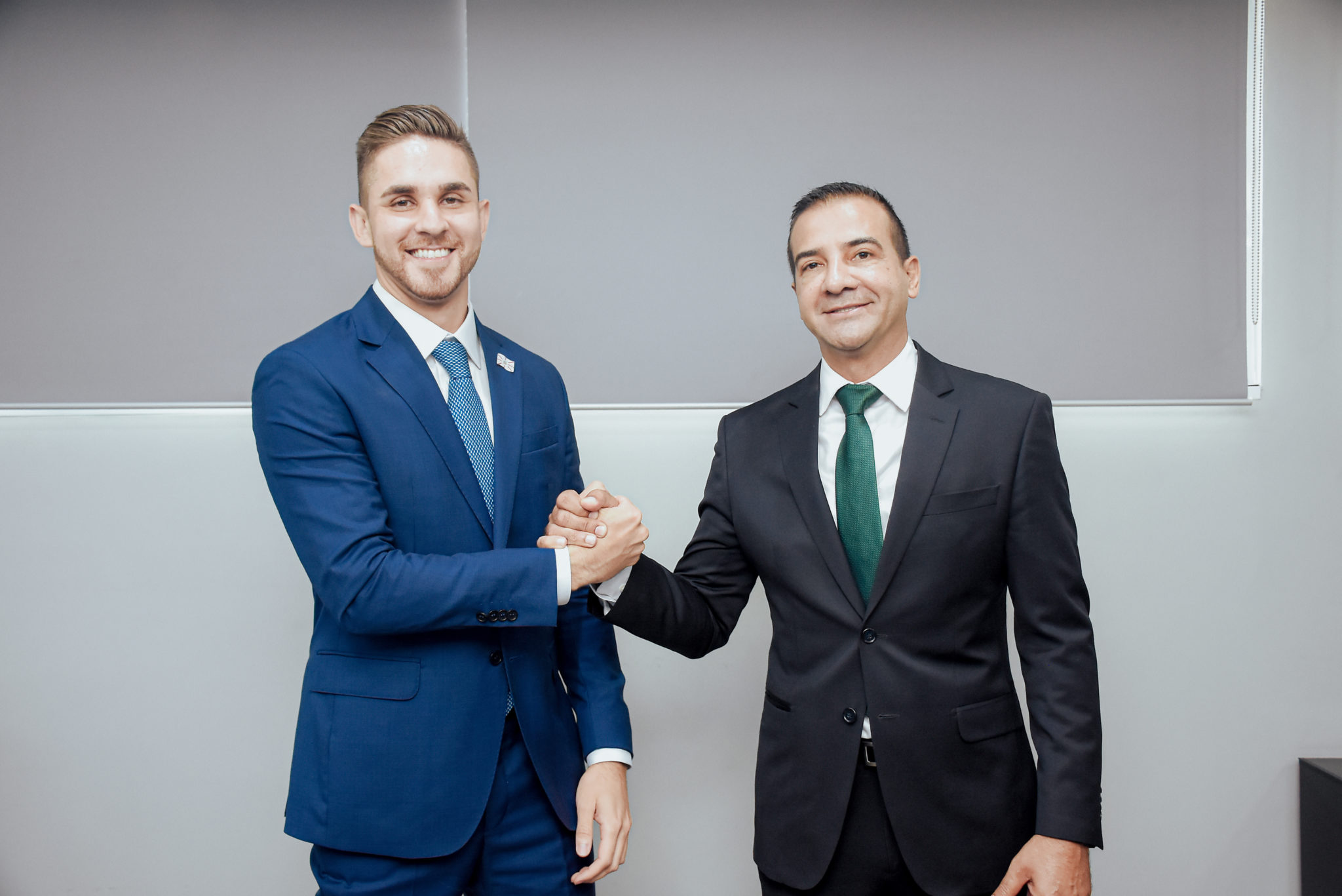 Kauãn toma posse como prefeito de Cajamar em cerimônia na Câmara ...