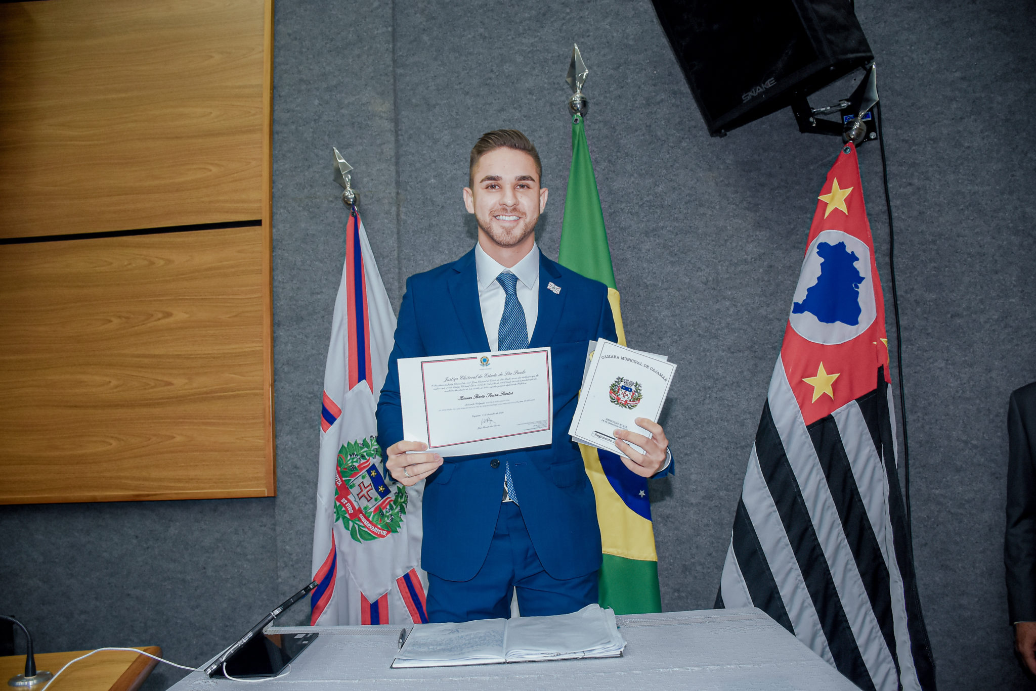 Kauãn toma posse como prefeito de Cajamar em cerimônia na Câmara ...