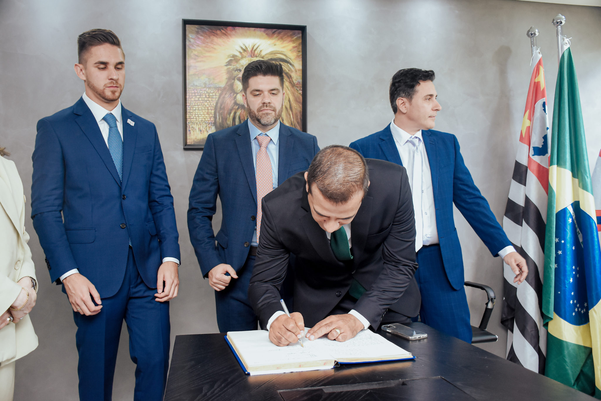 Kauãn toma posse como prefeito de Cajamar em cerimônia na Câmara ...